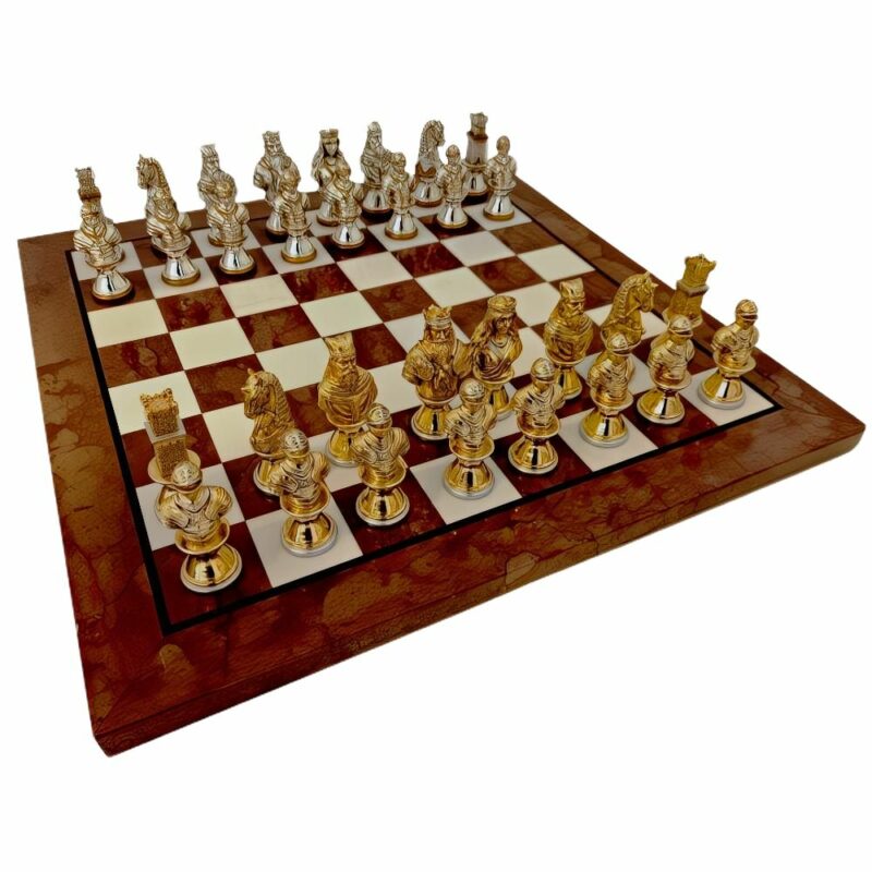 Tablero de mármol hecho a mano y juego de ajedrez medieval de estaño